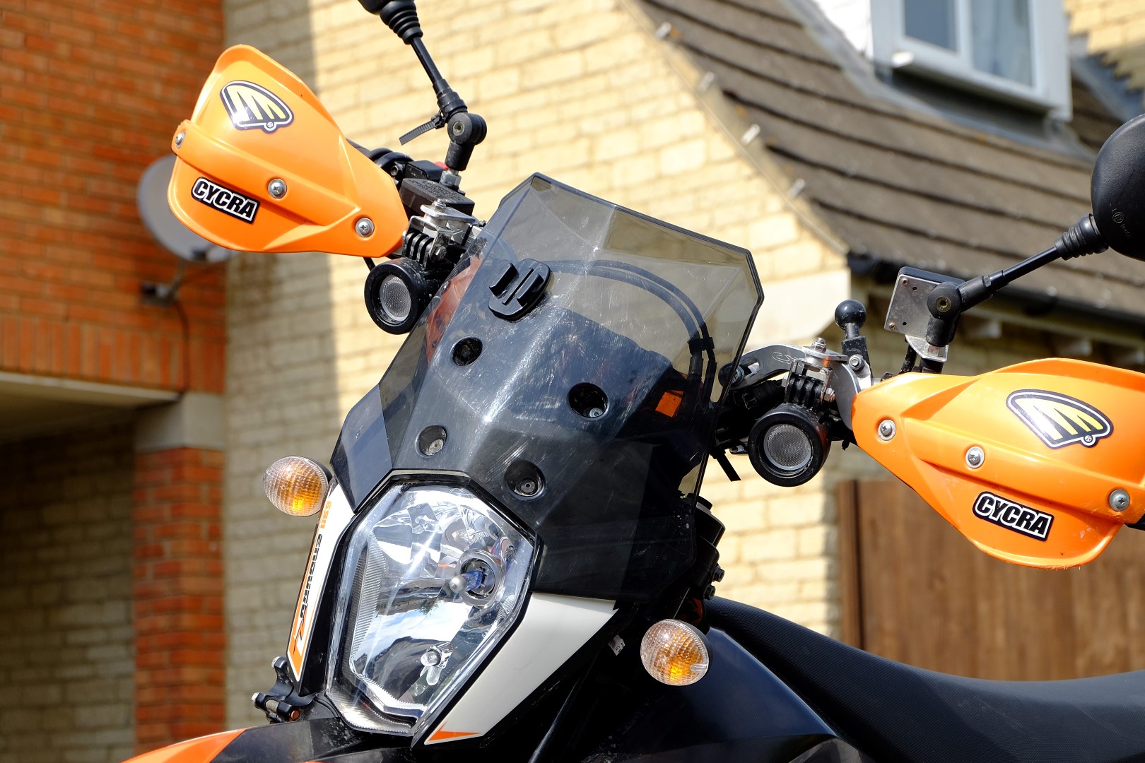 Long Way Home - Workshop - KTM 690 Enduro R - LED lights